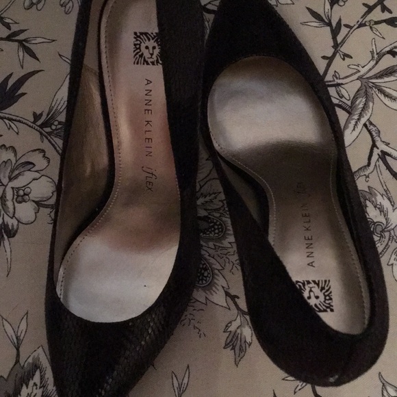 Anne Klein | Shoes | Anne Klein Flex Black 3 Heals With Gold Accent ...